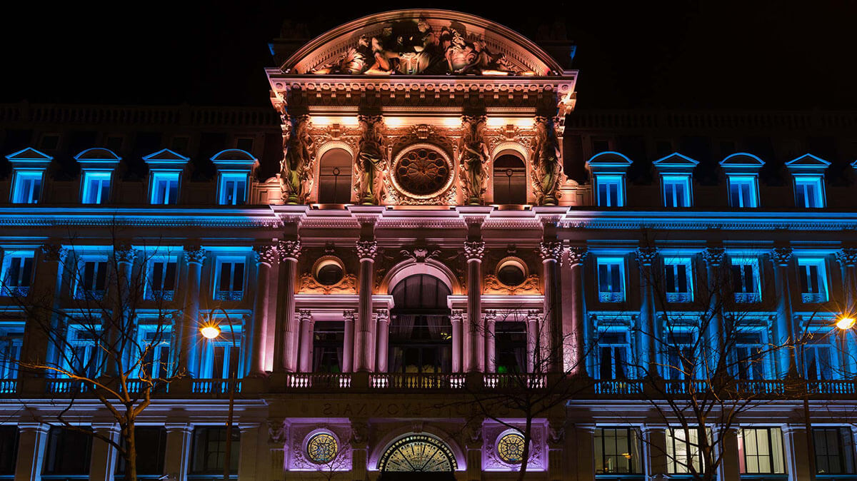 How to Choose Facade Lighting: The Definitive Guide